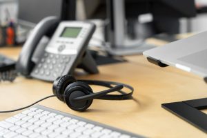 Apa itu Call Center? Pengertian, Jenis, dan Cara Kerjanya