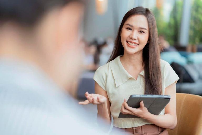 Apa Itu Pelanggan: Ini Pengertian, Jenis, dan Karakteristiknya - Crm Blog